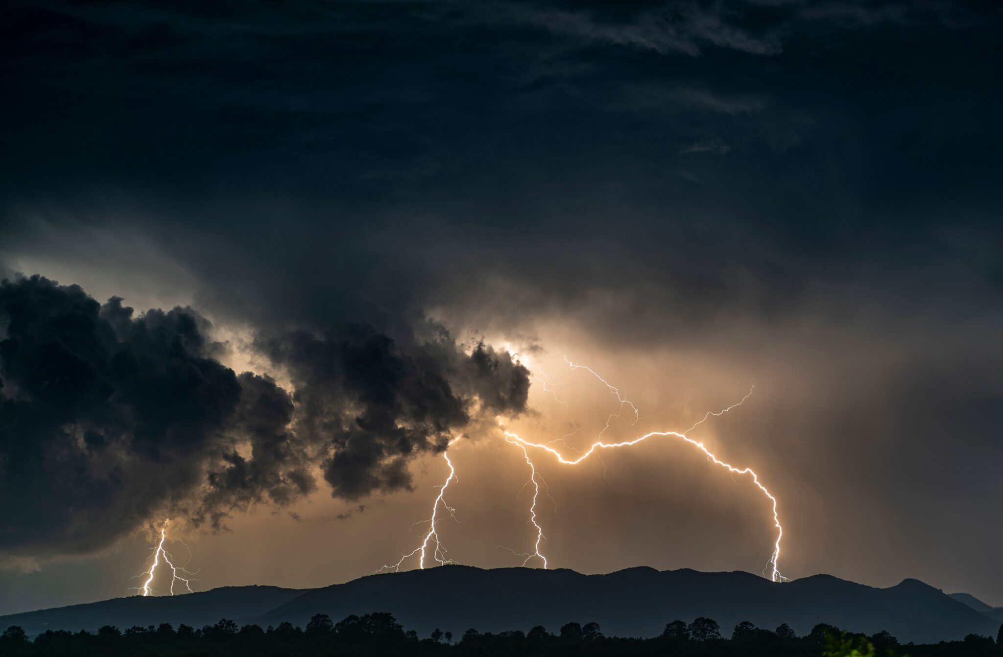“When It Roars, Go Indoors”: Mitigating Thunderstorm Risks in the ...